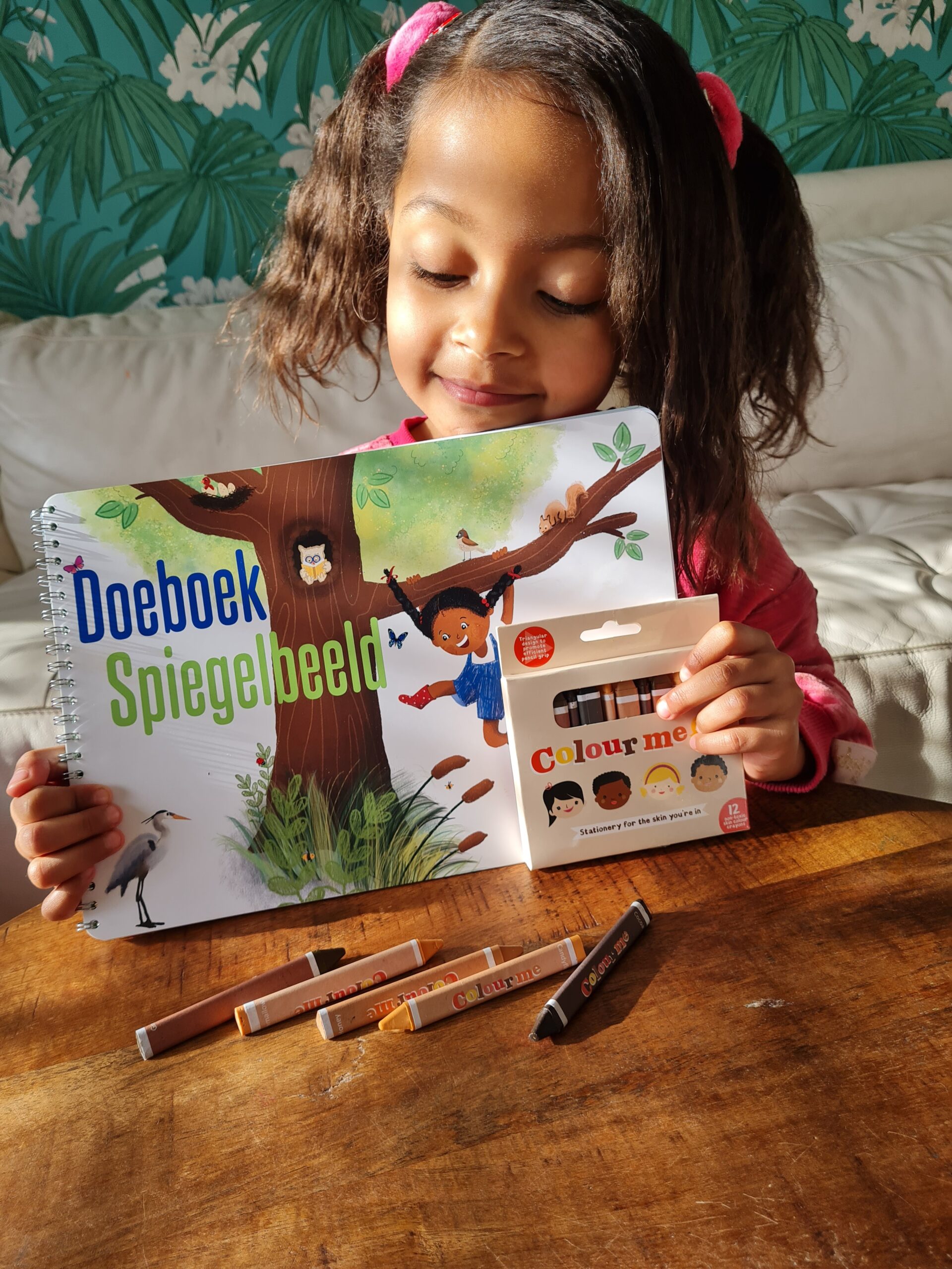 Het Grote Spiegelbeeld Doeboek + Krijtjesset - Juf Dayenne